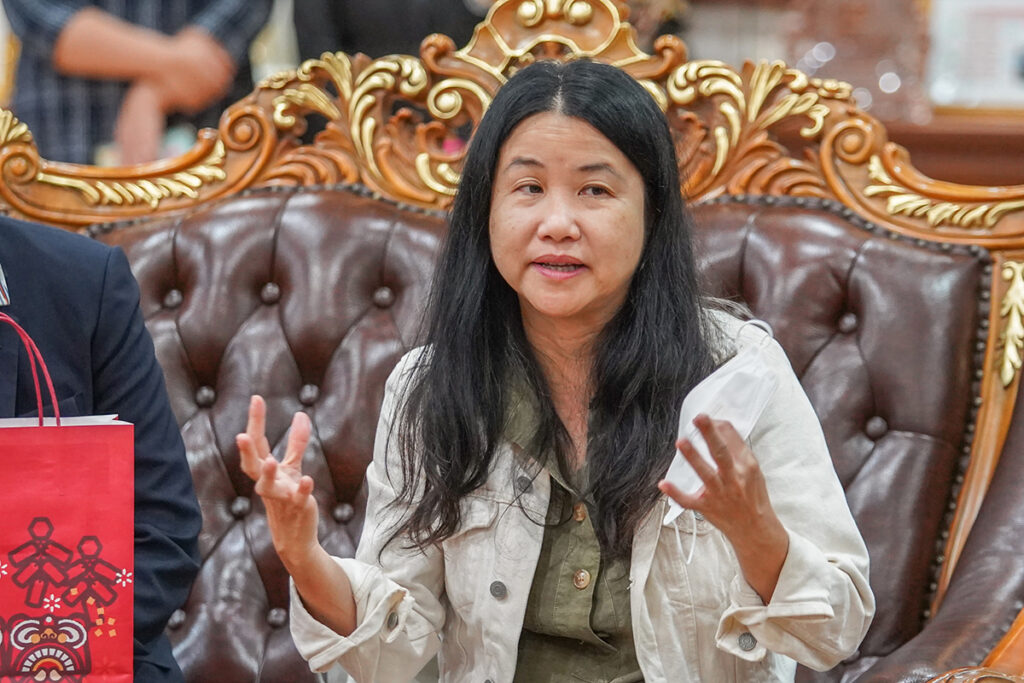 Asst. Prof. Dr. Isabella NG เข้าพบอธิการบดี - คณะสังคมศาสตร์ ...